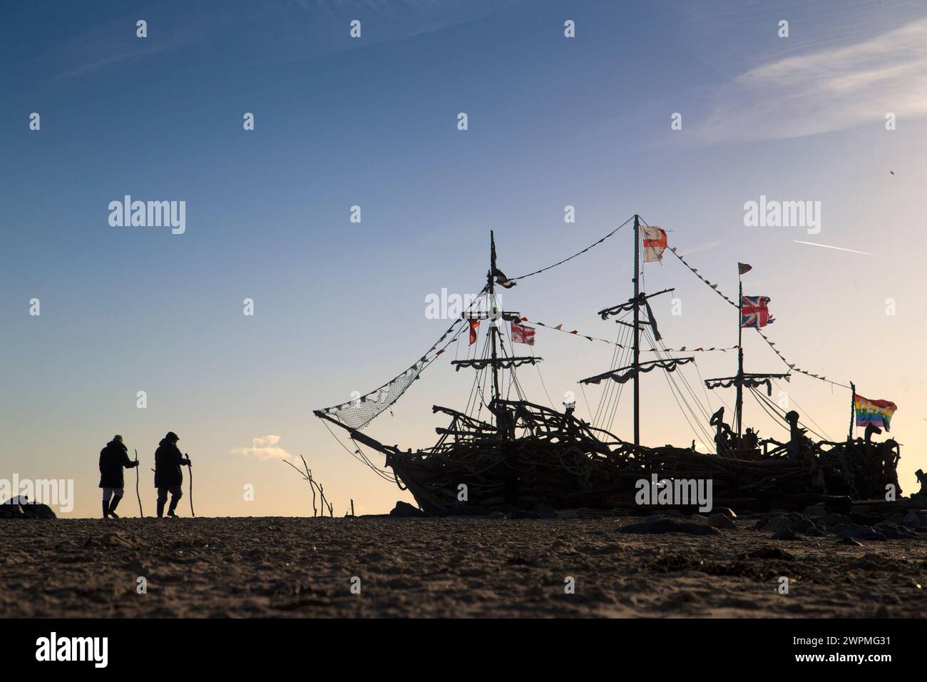 28/11/16 As the cold front sweeps in with blue skies and freezing ...