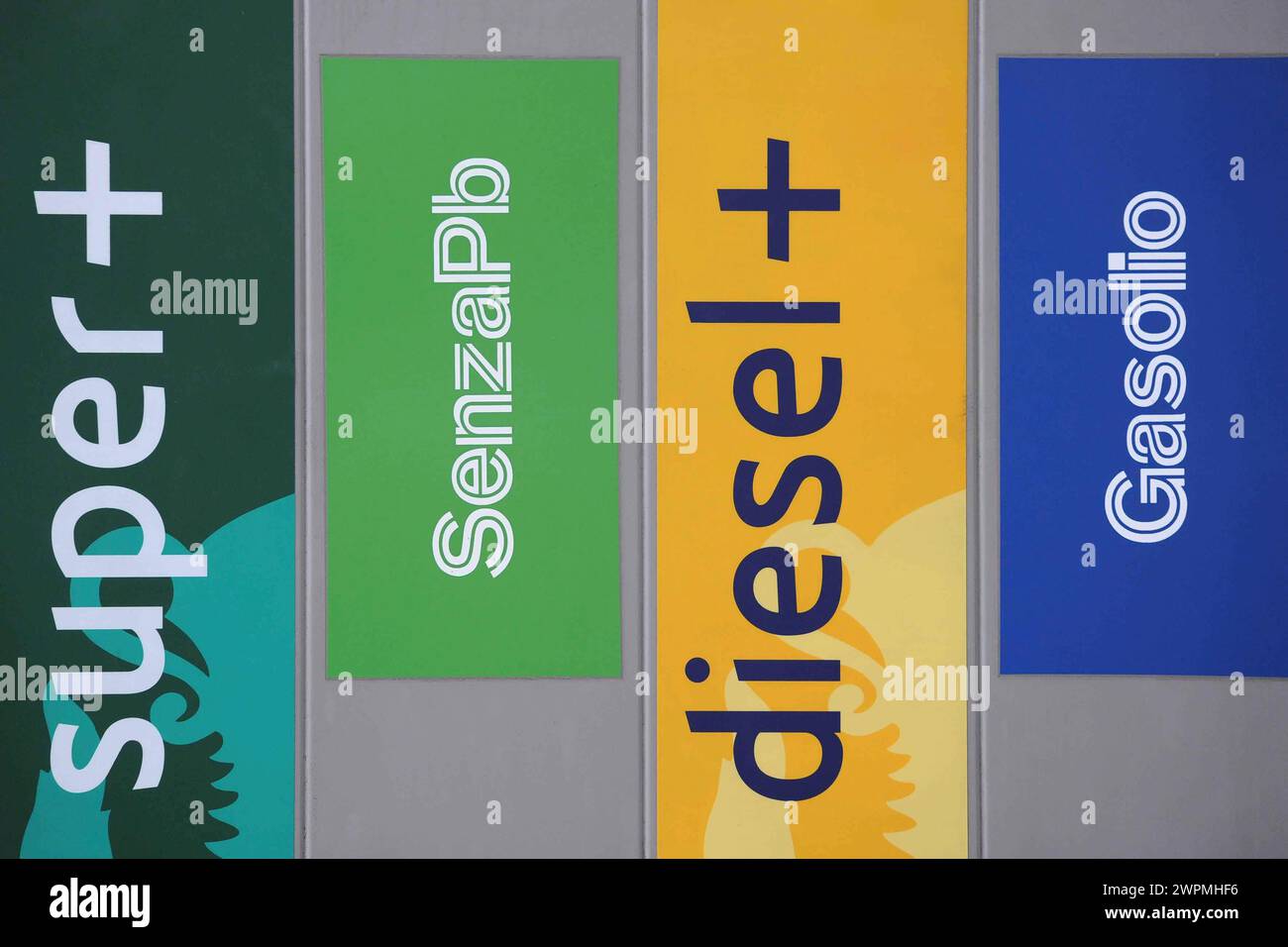 Benzinai hi-res stock photography and images - Alamy