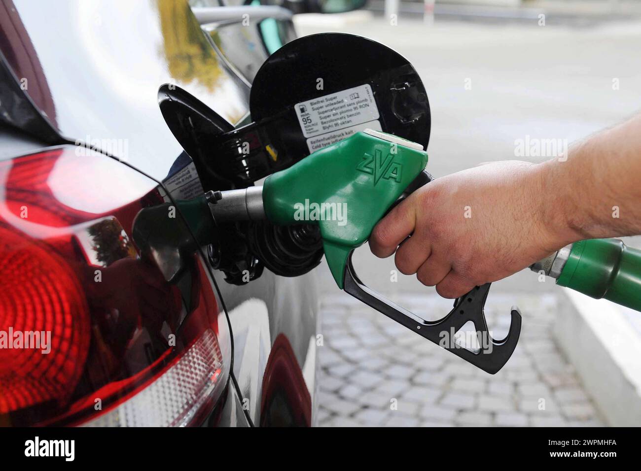 Benzinai hi-res stock photography and images - Alamy