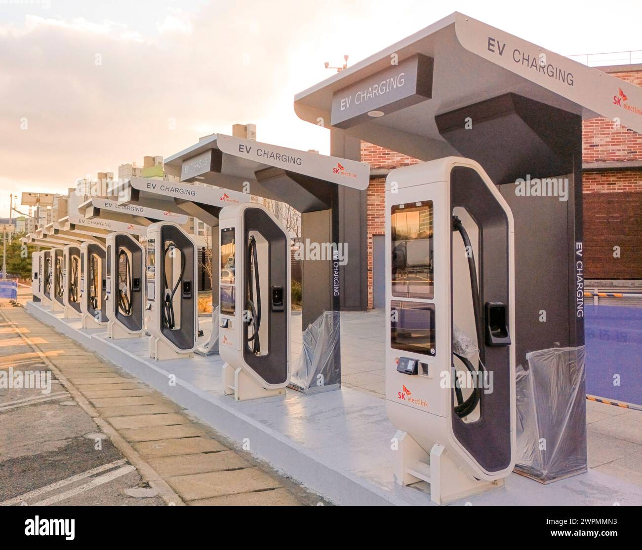 Ev charging operator hi-res stock photography and images - Alamy