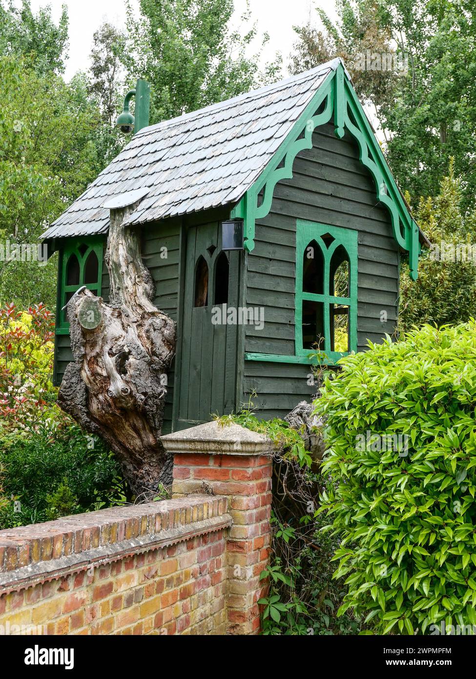 Home treehouse children hi-res stock photography and images - Alamy