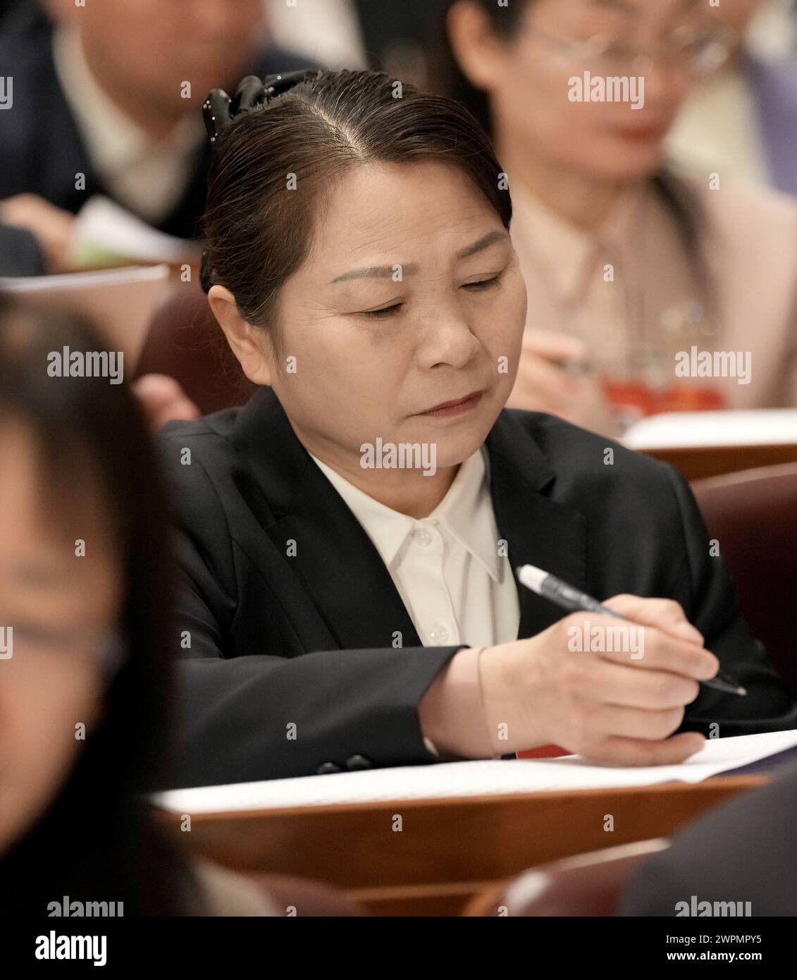 (240308) -- BEIJING, March 8, 2024 (Xinhua) -- Liu Mingqun attends the ...