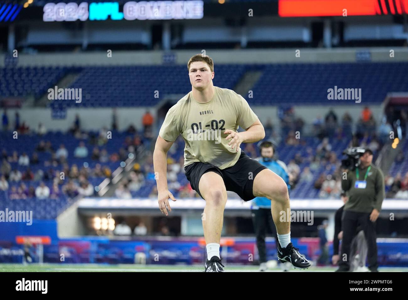 Notre Dame offensive lineman Joe Alt runs a drill at the NFL football ...