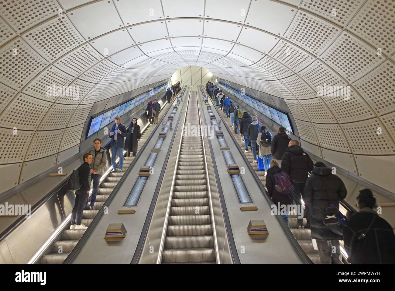 Escalator from Elizabeth Line, Farringdon station, London Underground ...