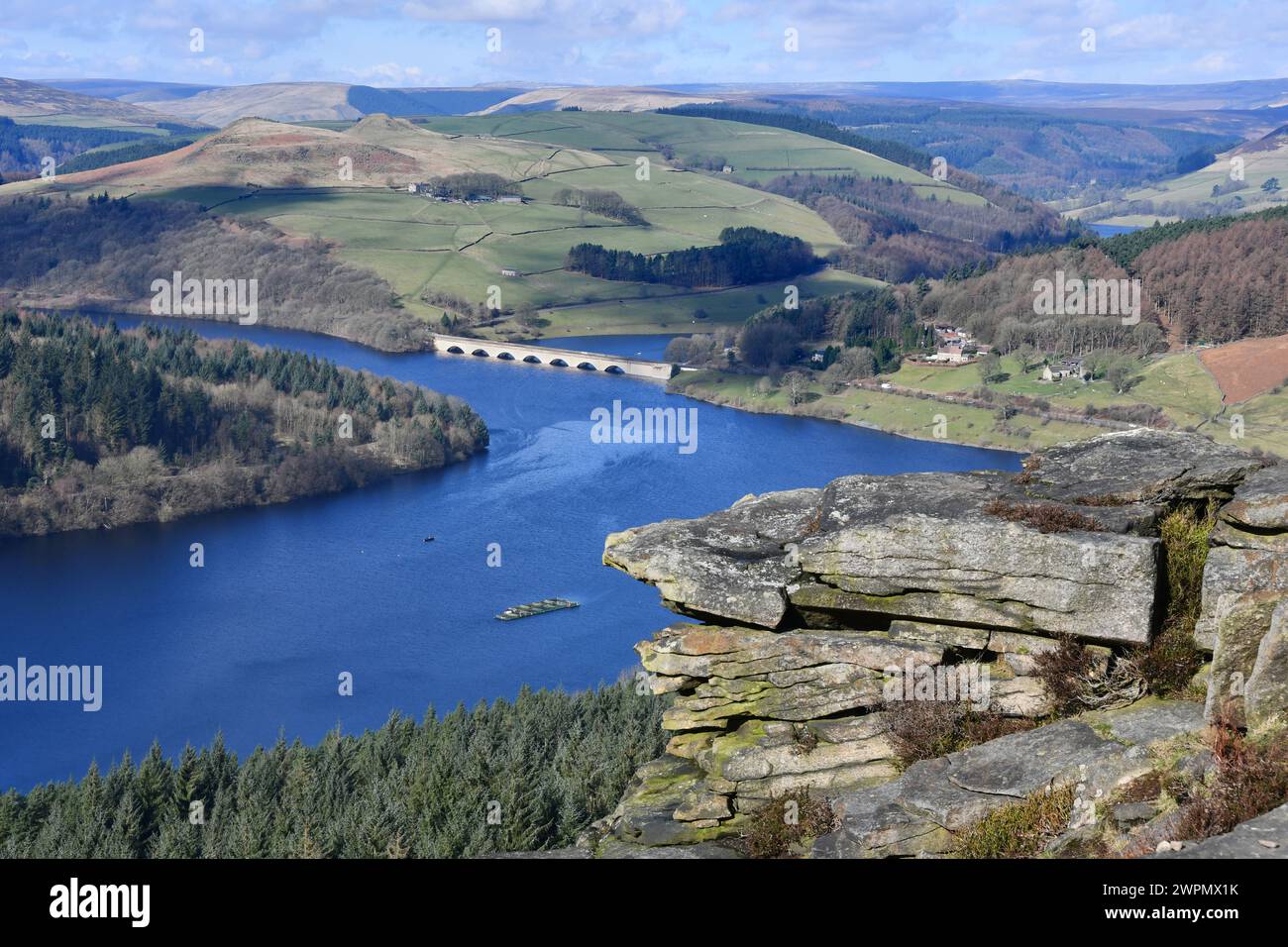 Ladybower reservoir from Bamford Edge, Peak District, UK Stock Photo ...