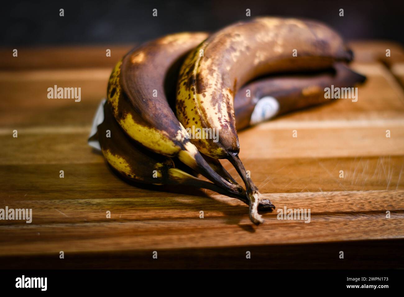 old brown banana past its best Stock Photo - Alamy