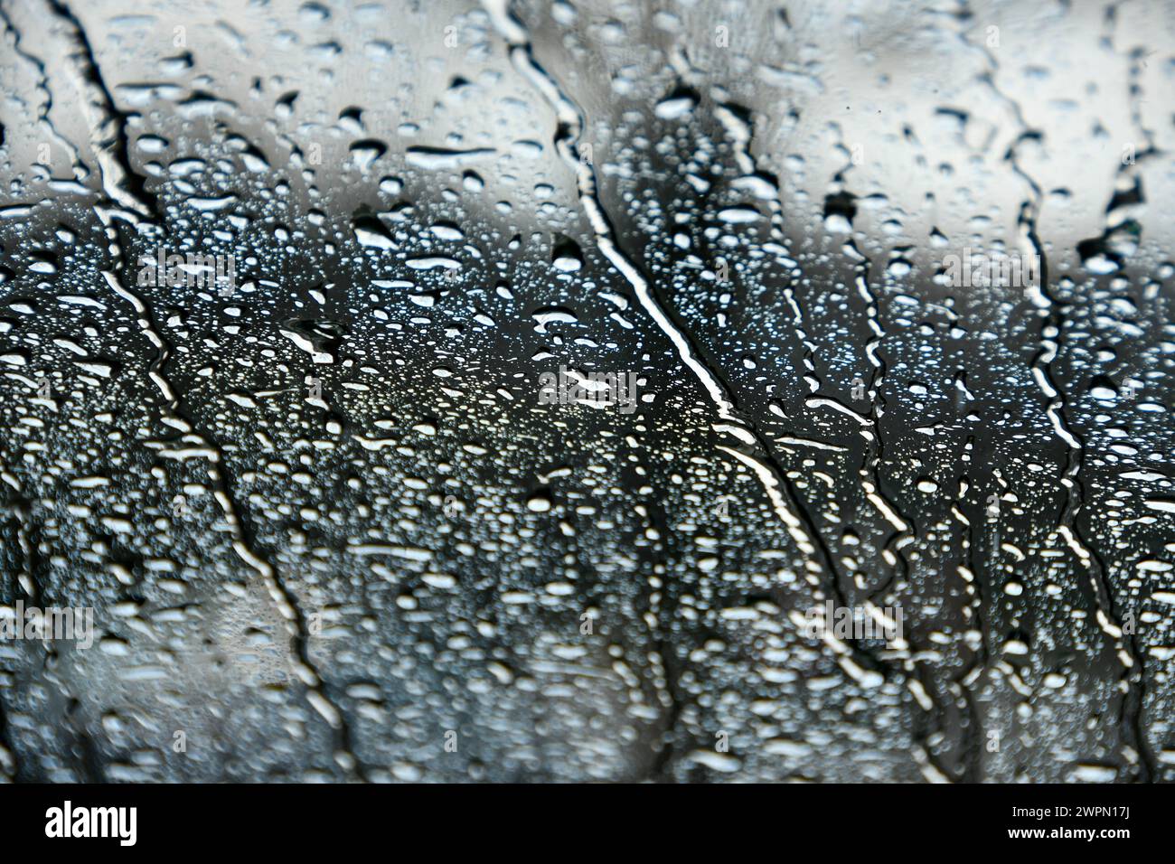 Rain running down windscreen hi-res stock photography and images - Alamy