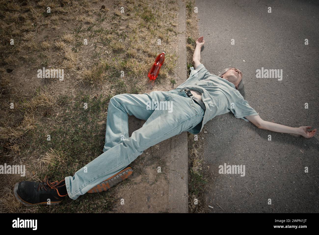 Drunk old man hi-res stock photography and images - Alamy