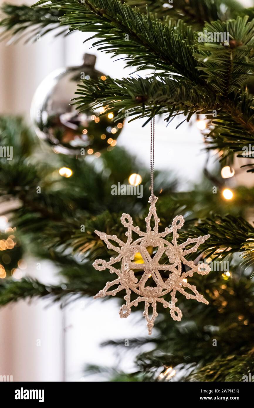 Decorated christmas tree close hi-res stock photography and images - Alamy