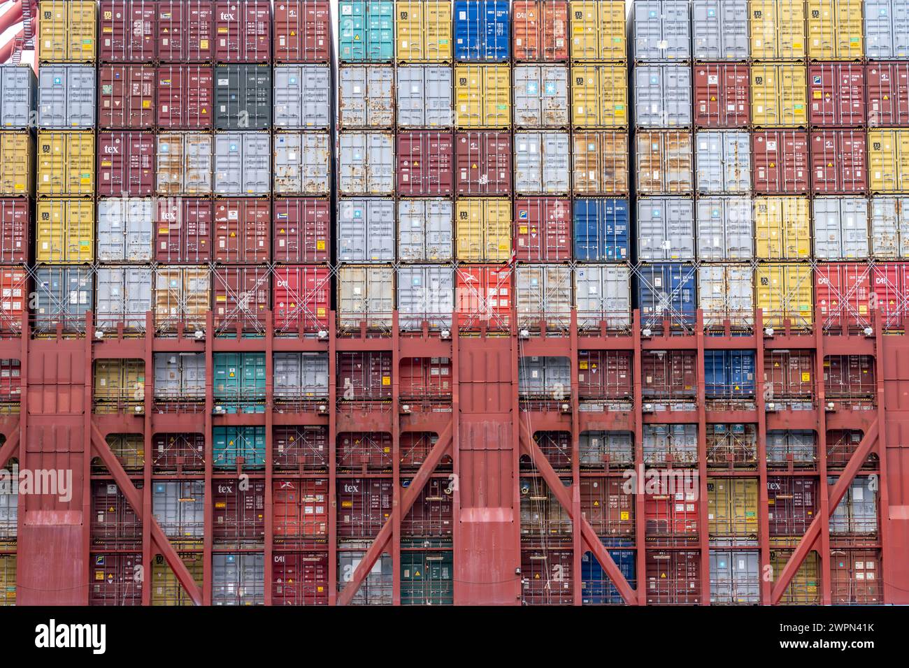 Magleby Maersk container freighter at EUROGATE Container Terminal ...