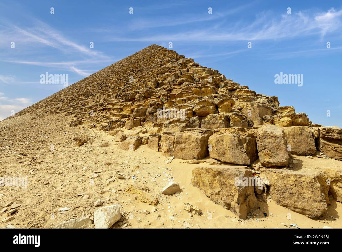 Red pyramid north dahshur hi-res stock photography and images - Alamy