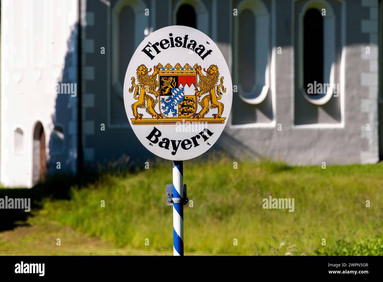 Border, shield Free State of Bavaria, lion and rhombus Stock Photo - Alamy