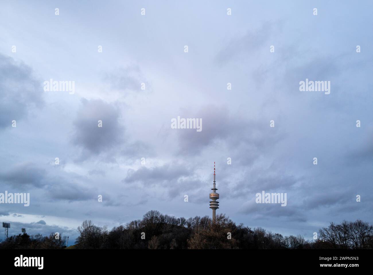 Grey spring sky hi-res stock photography and images - Alamy