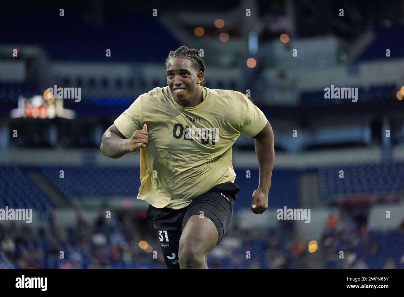 Oklahoma offensive lineman Tyler Guyton runs a drill at the NFL ...