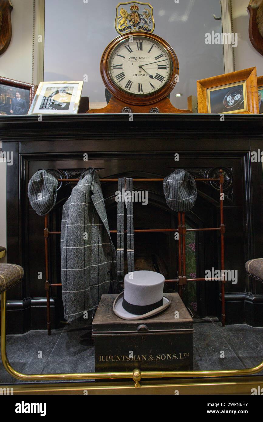 Huntsman Bespoke tailor at ,Savile Row, London Stock Photo - Alamy