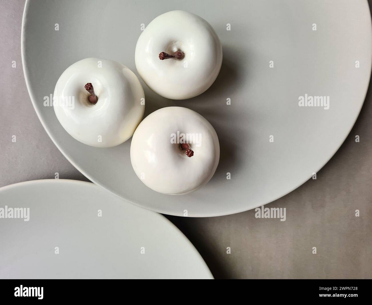 Plastic plates hi-res stock photography and images - Alamy