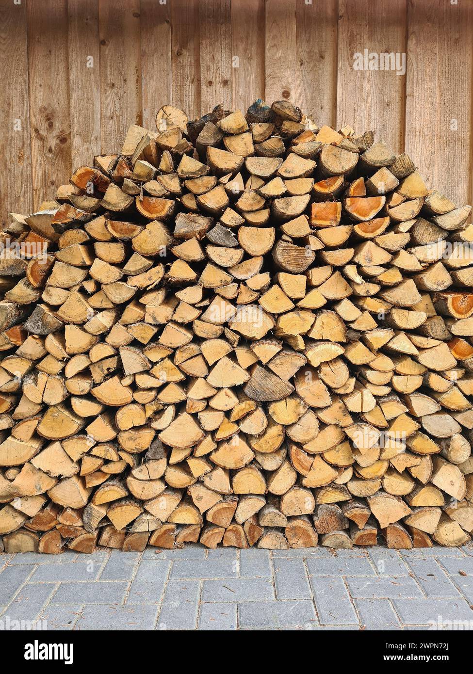 Split wall hi-res stock photography and images - Alamy