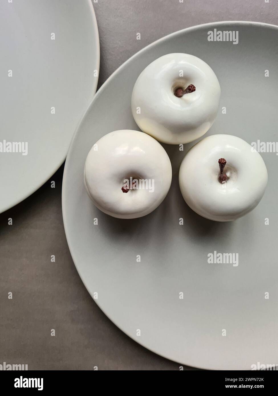 Two plates two plates hi-res stock photography and images - Alamy