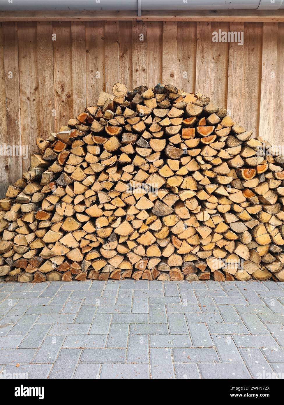 Split wall hi-res stock photography and images - Alamy