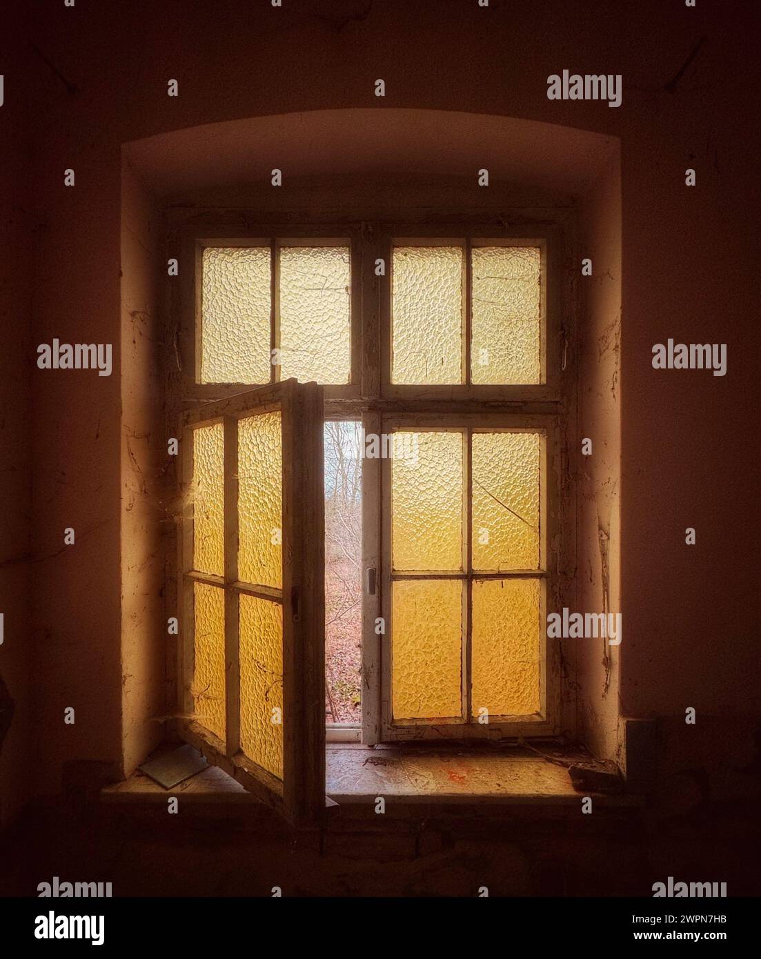 Lost place, old window Stock Photo - Alamy