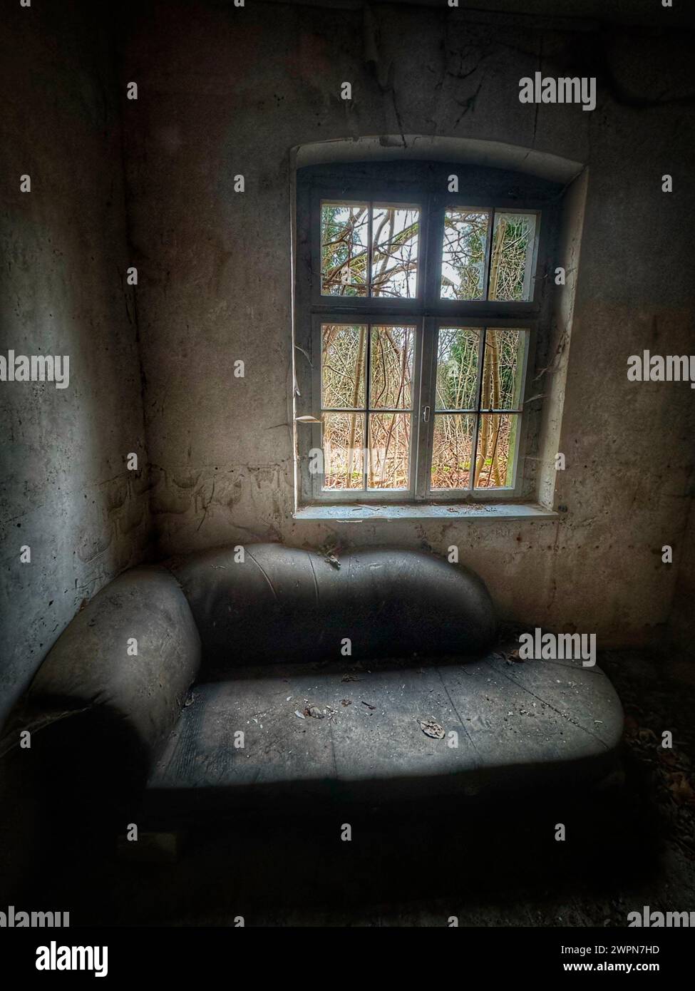 Lost place, Sofa, old window Stock Photo - Alamy