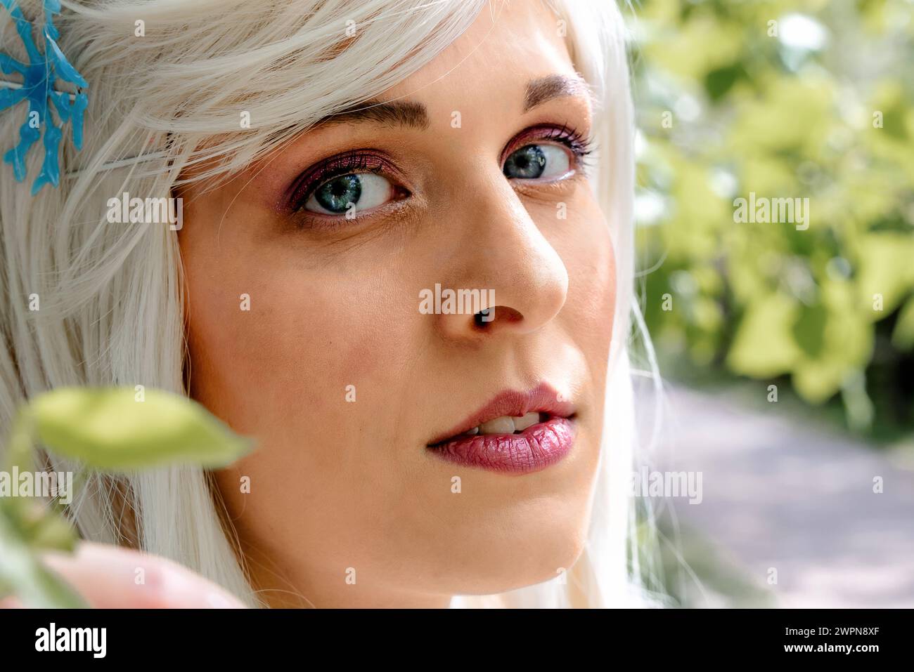 Elsa and anna hi-res stock photography and images - Alamy