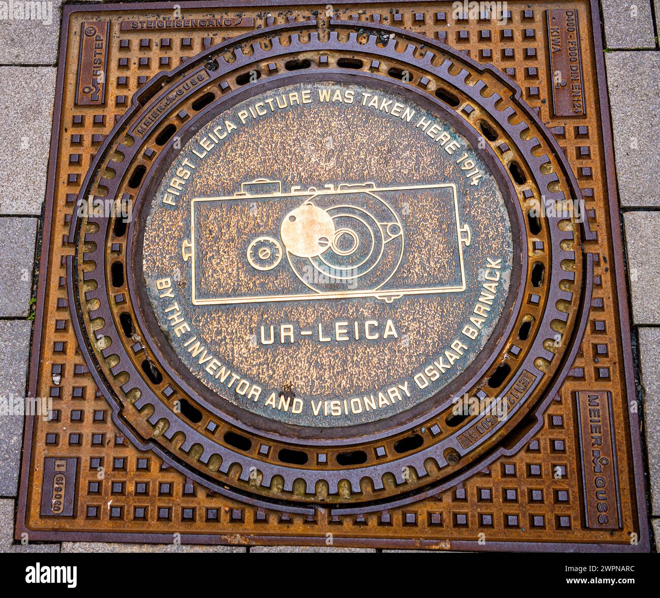 Location of the first Leica photo in Wetzlar, street, manhole cover ...