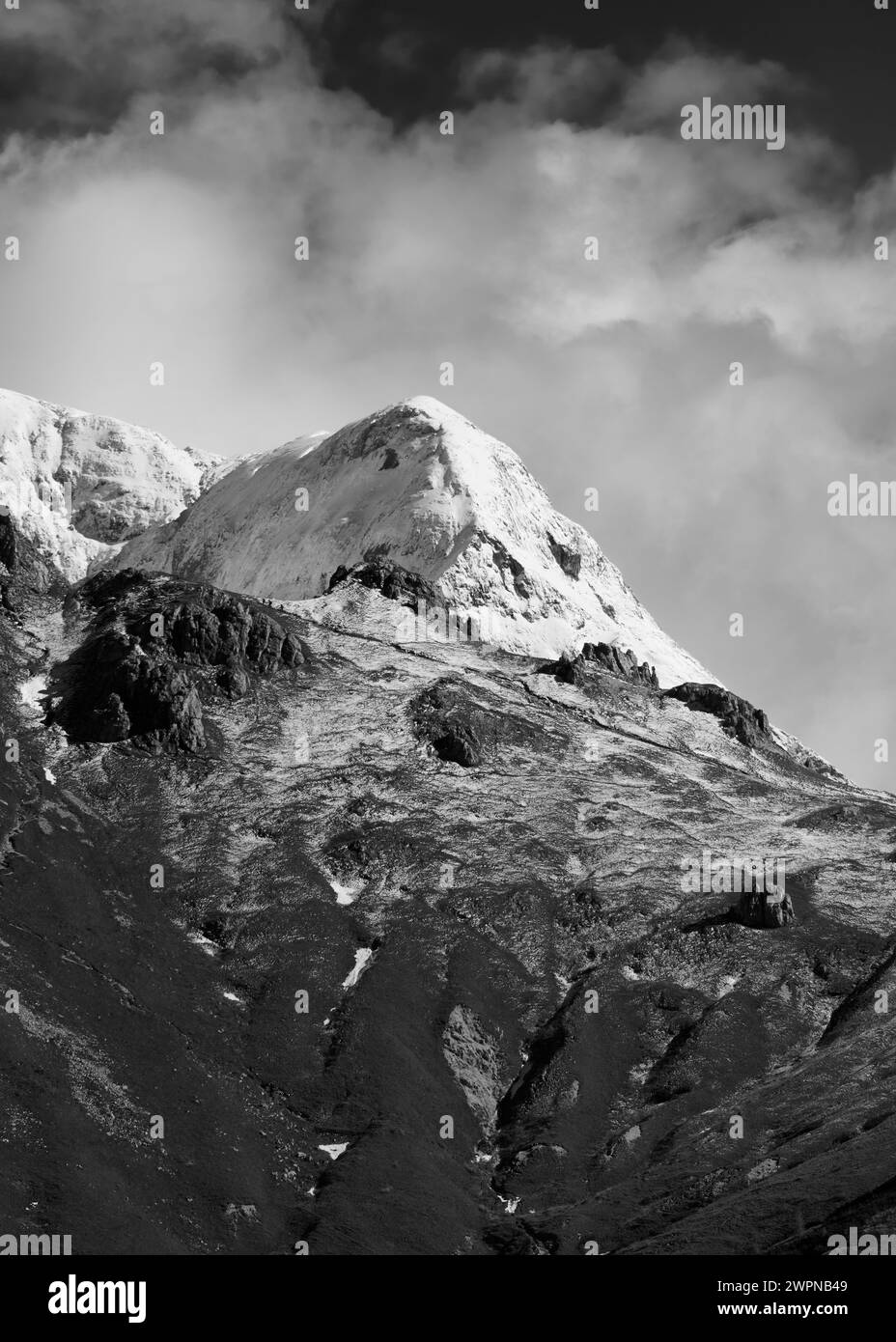 View snowcapped mountains in Black and White Stock Photos & Images - Alamy