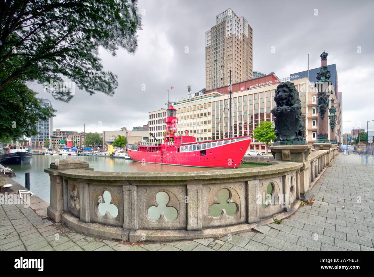 Wijnhaven, Leuvehaven, museum harbor, ships, canal, architecture ...