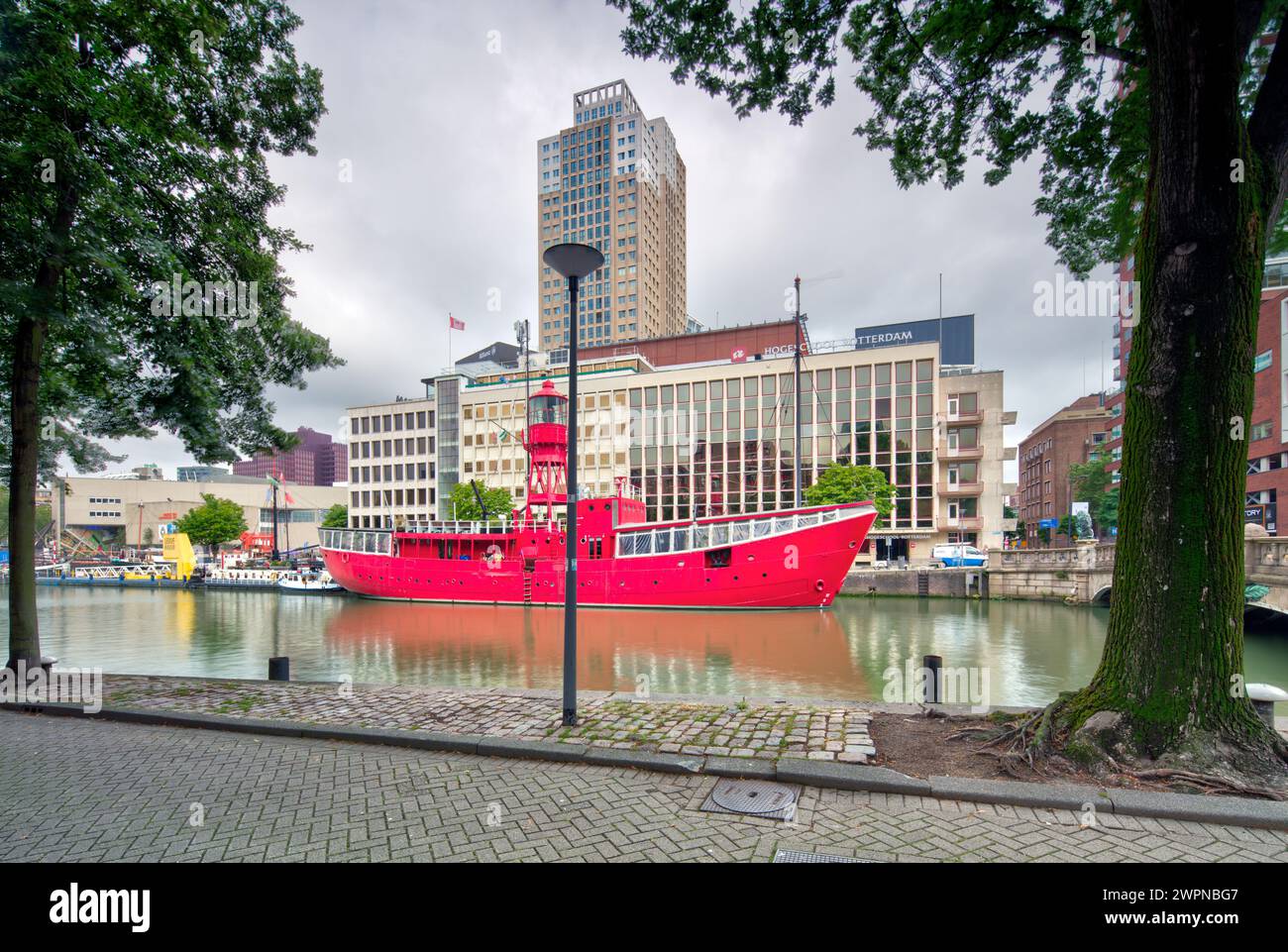 Wijnhaven, Leuvehaven, museum harbor, ships, canal, architecture ...