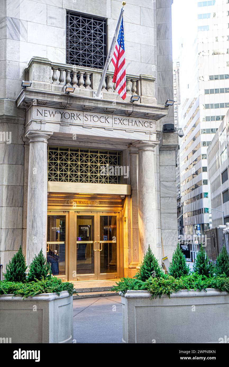 Nyse entrance hi-res stock photography and images - Alamy