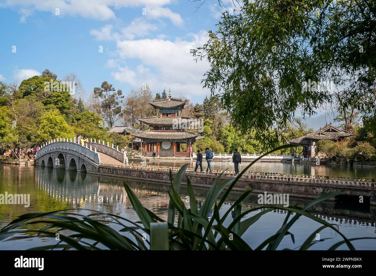 Marble bridge lijiang hi-res stock photography and images - Alamy