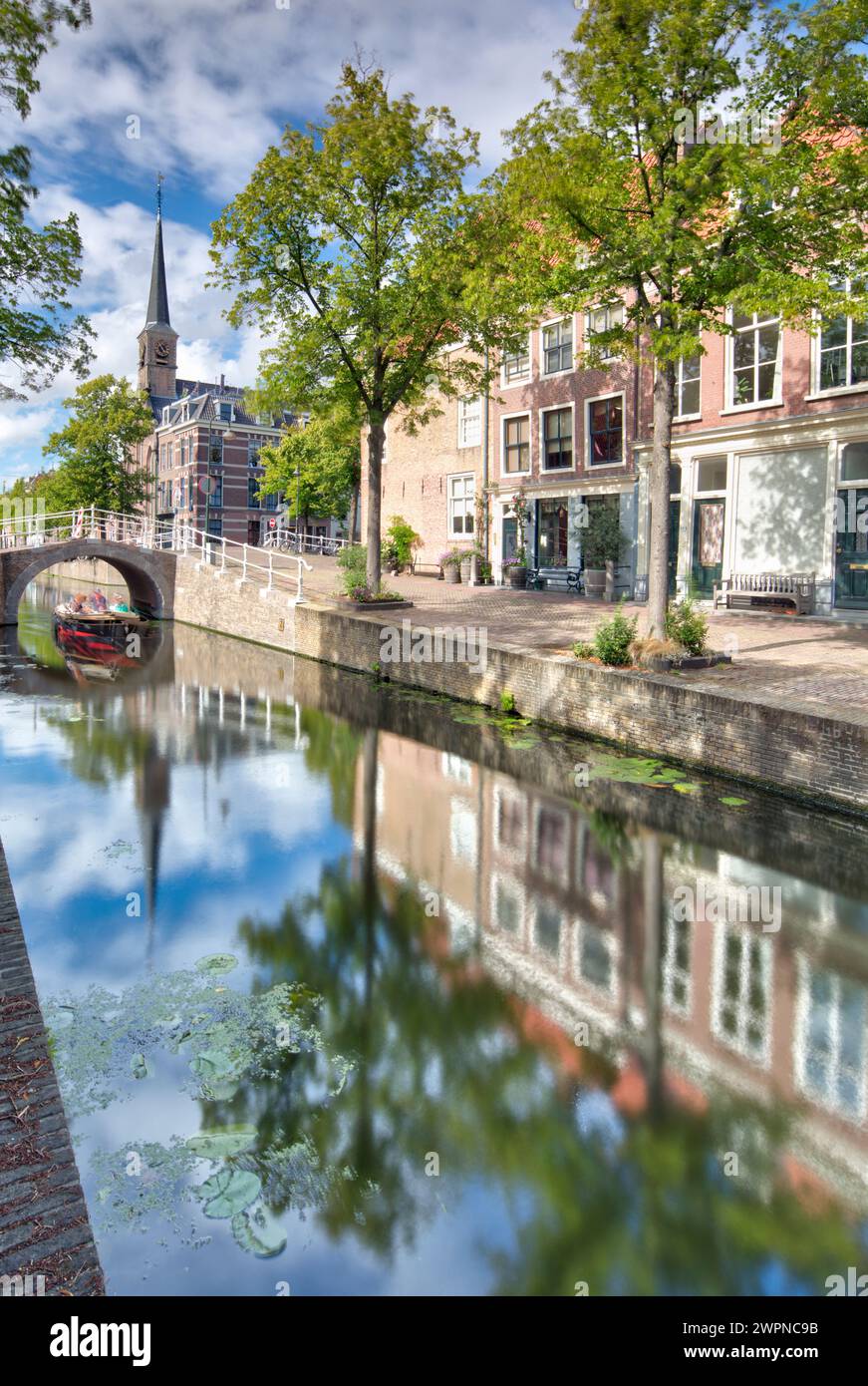 Oude delft gracht building hi-res stock photography and images - Alamy