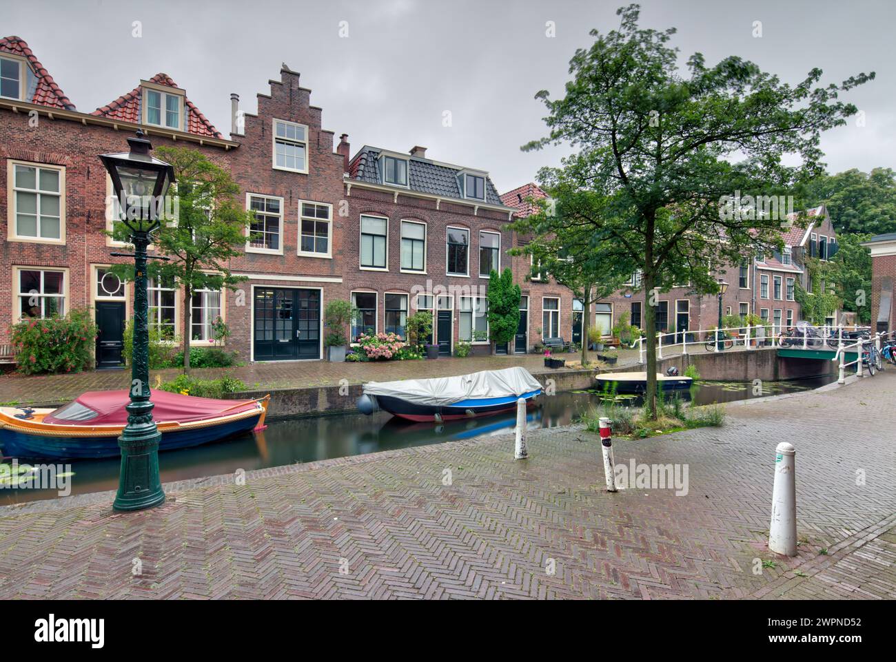 house facade, architecture, Rapenburg, canal, local view, Leiden, South ...
