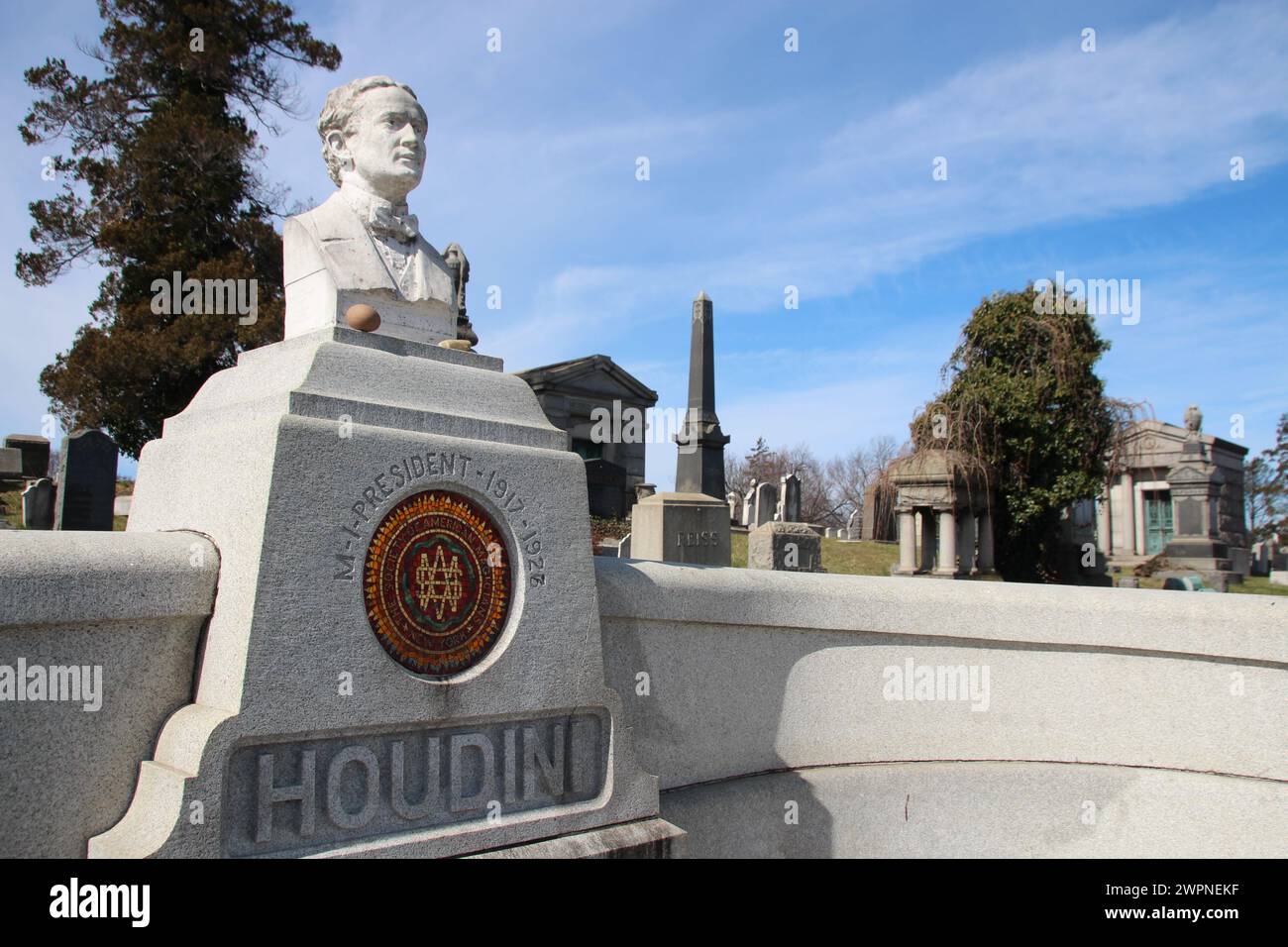 Harry houdini family hi-res stock photography and images - Alamy