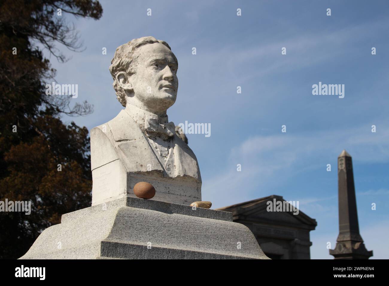 New York, USA. 08th Mar, 2024. The sun shines over the bust on the ...