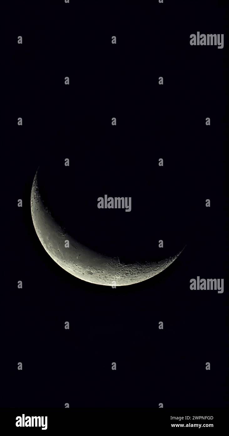 Waning crescent moon hi-res stock photography and images - Alamy