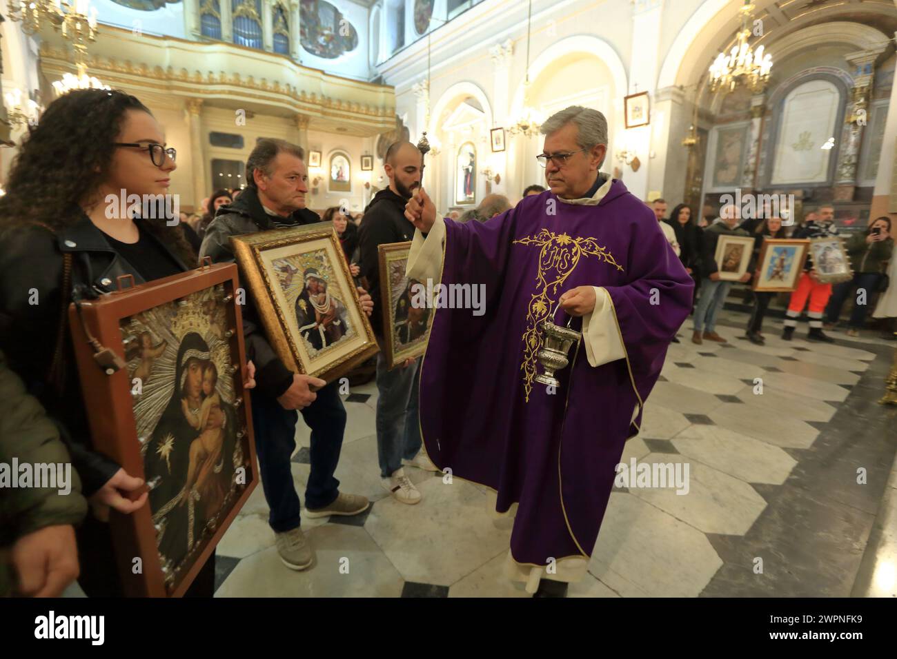 Preghiera sacra hi-res stock photography and images - Alamy