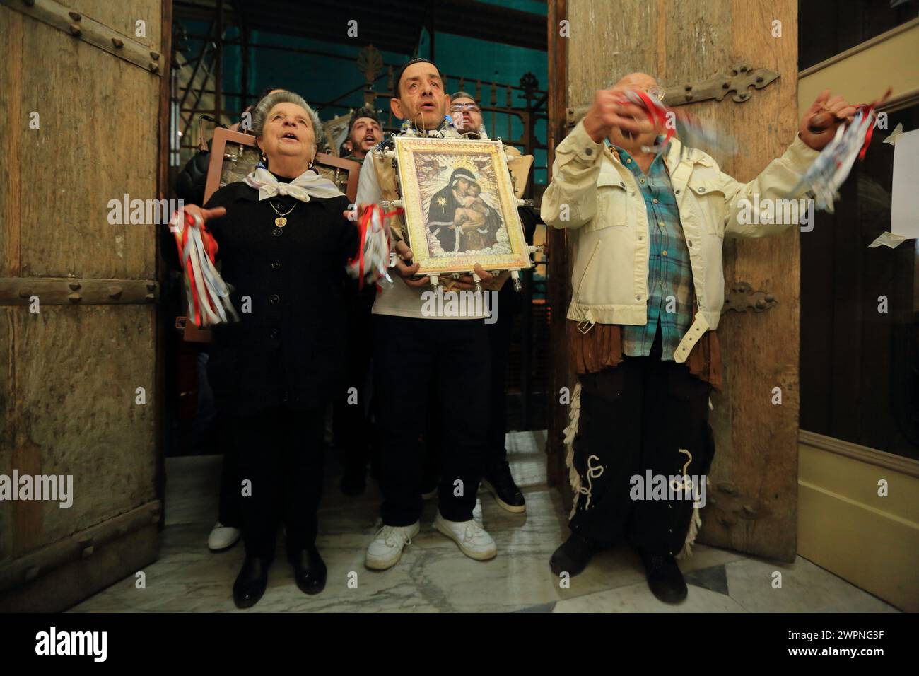 Preghiera sacra hi-res stock photography and images - Alamy