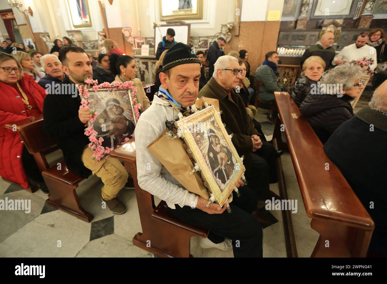 Preghiera sacra hi-res stock photography and images - Alamy