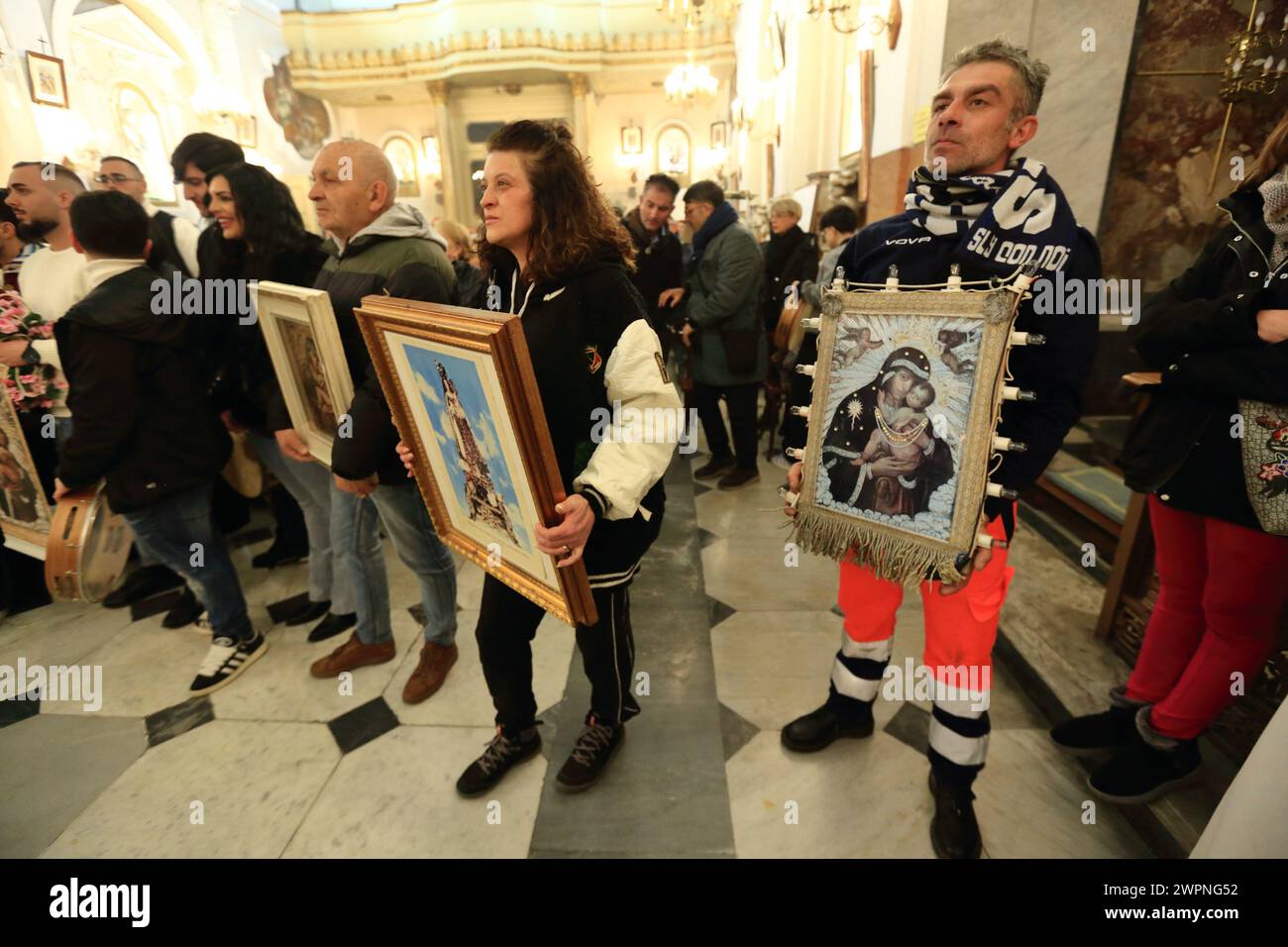 Preghiera sacra hi-res stock photography and images - Alamy