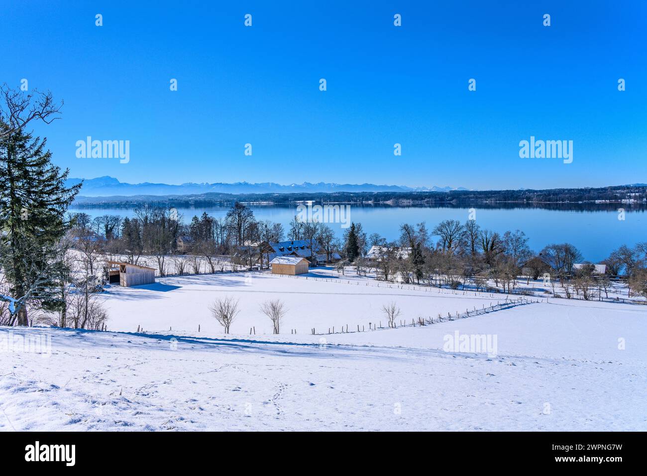 Moraine lake lodge hi-res stock photography and images - Alamy