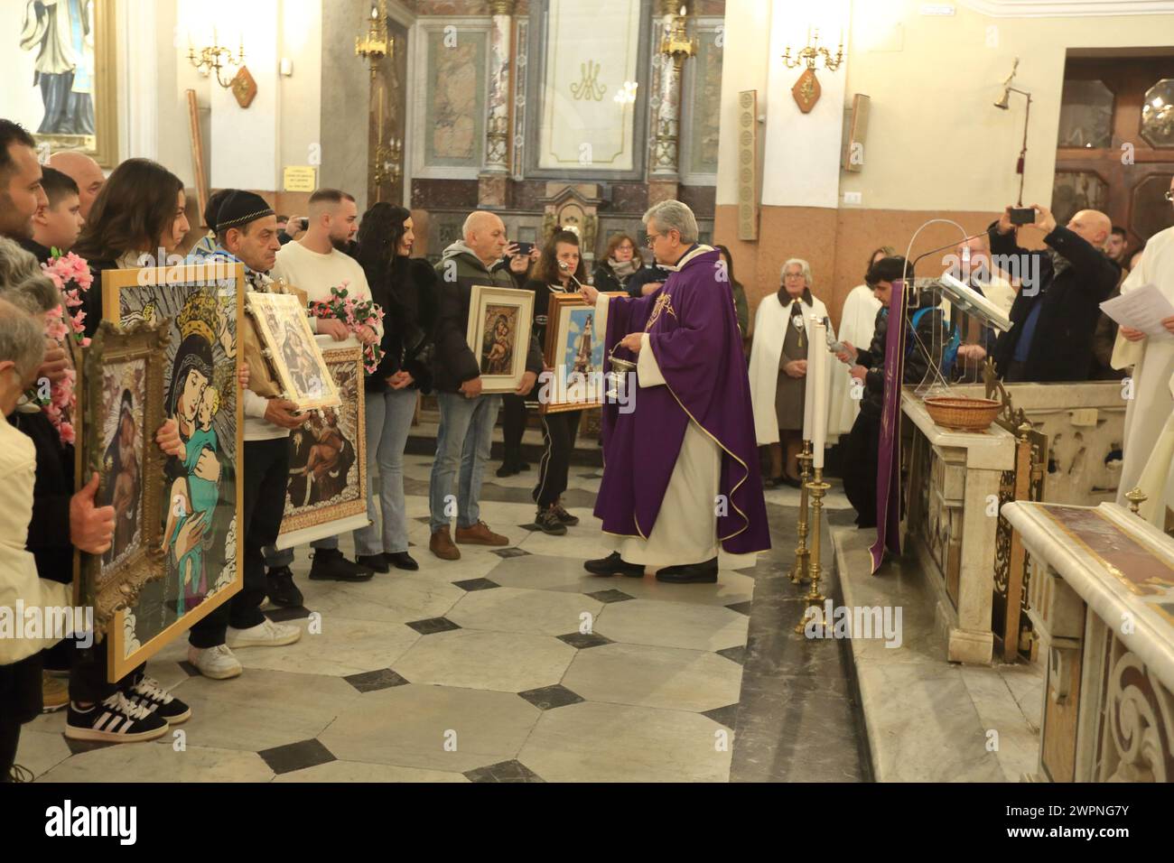 Preghiera sacra hi-res stock photography and images - Alamy