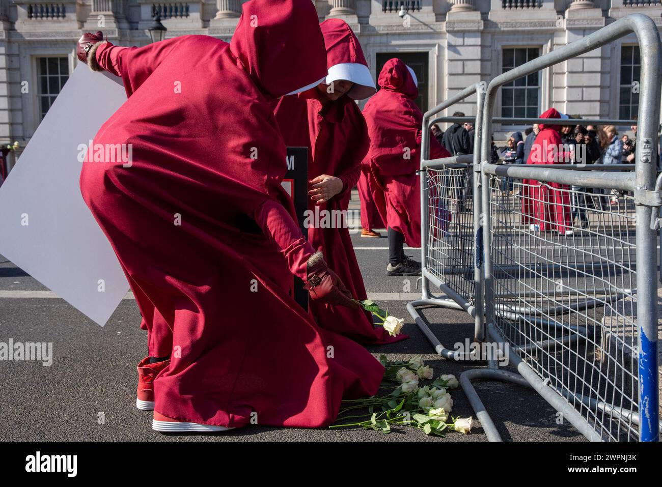 London, UK. 08th Mar, 2024. Protesters leave white roses by the ...