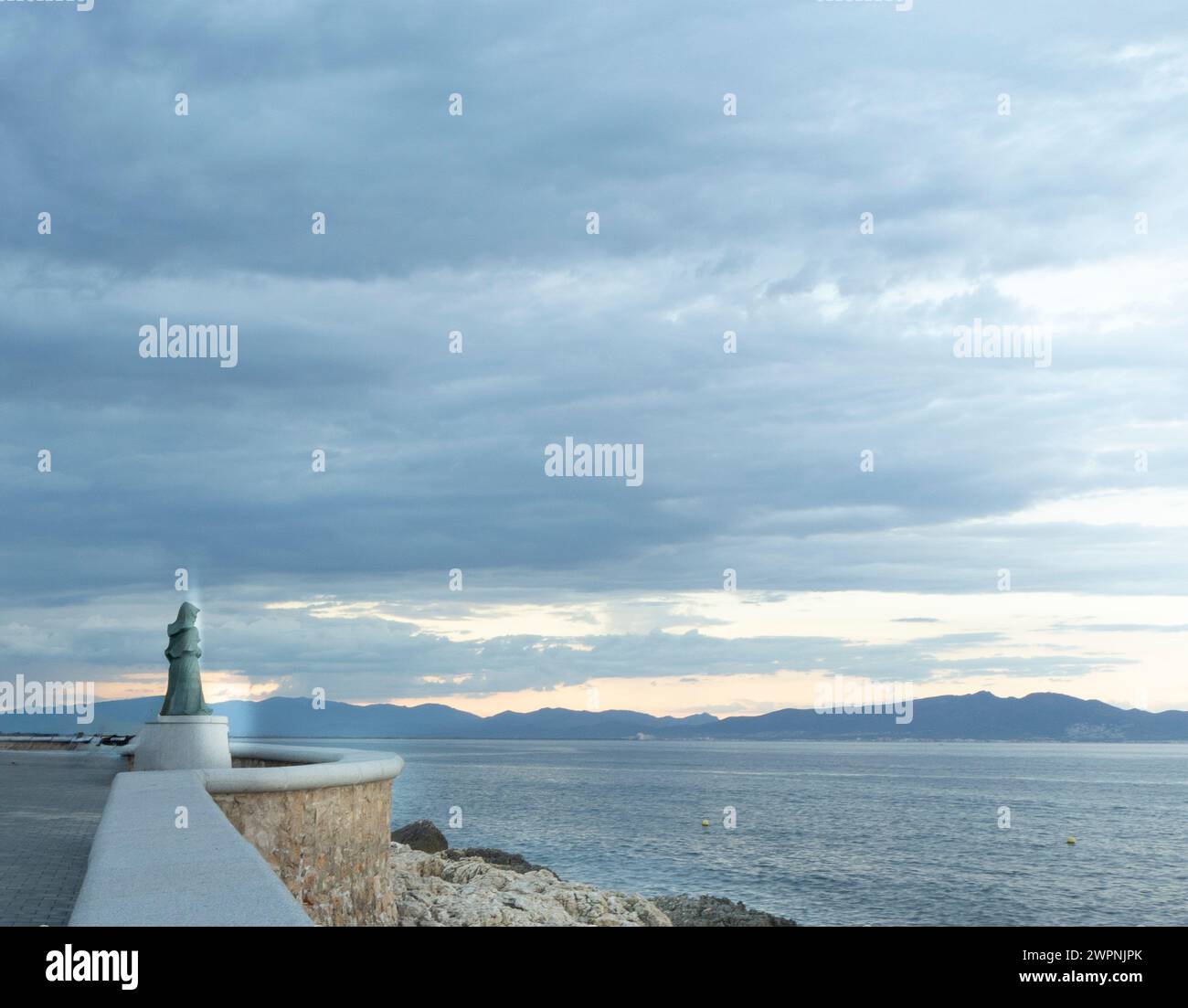 Sea wall retaining wall stone wall hi-res stock photography and images ...