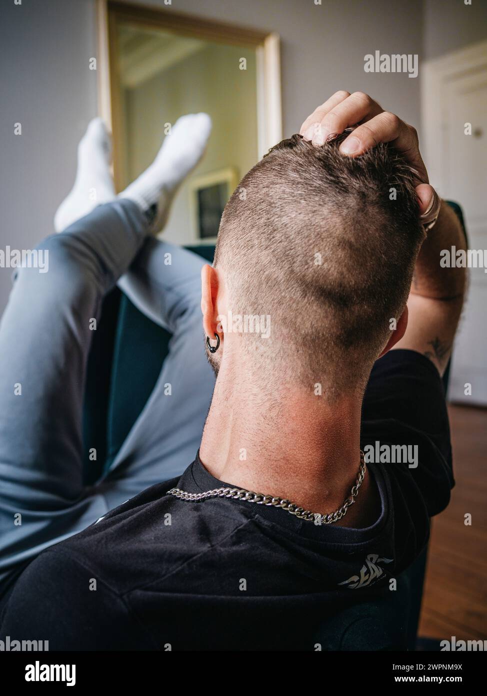 Short man hi-res stock photography and images - Alamy