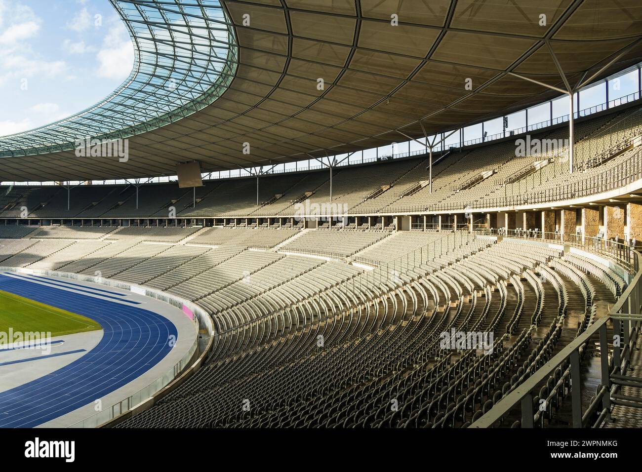 Opposite grandstand hi-res stock photography and images - Alamy