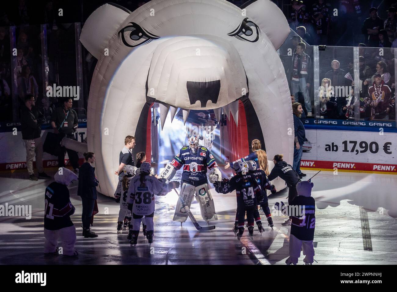 Berlin, Germany. 08th Mar, 2024. Ice hockey: DEL, Eisbären Berlin ...