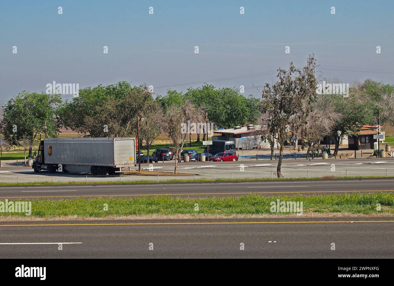 safety roadside rest along Interstate 5 in California Stock Photo - Alamy