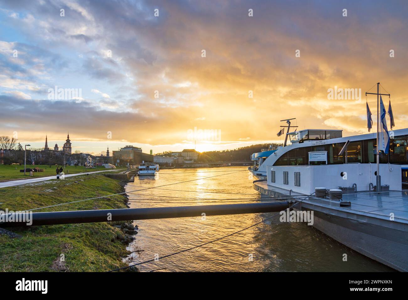 Schloss linz castle hi-res stock photography and images - Alamy